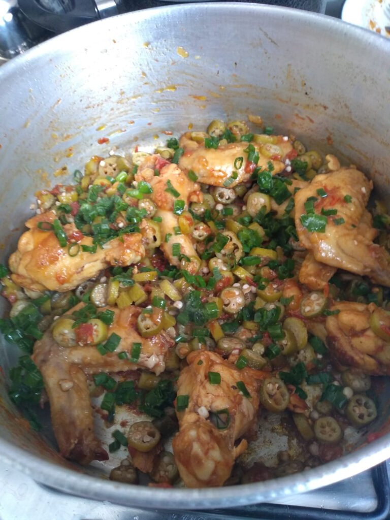 Frango com quiabo